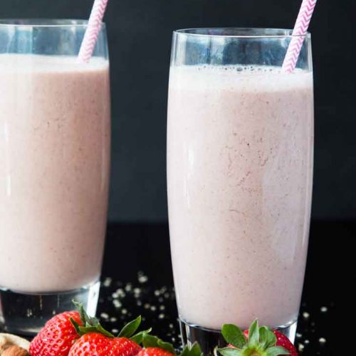 Nutty Strawberry Date Milk Recipe (Vegan) - Vegetarian Gastronomy